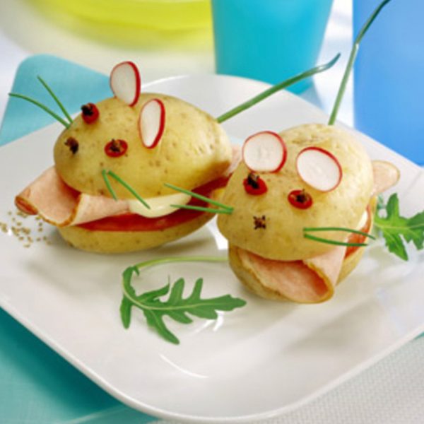 Hand Cheese Marinated with Onions - Germanfoods.org